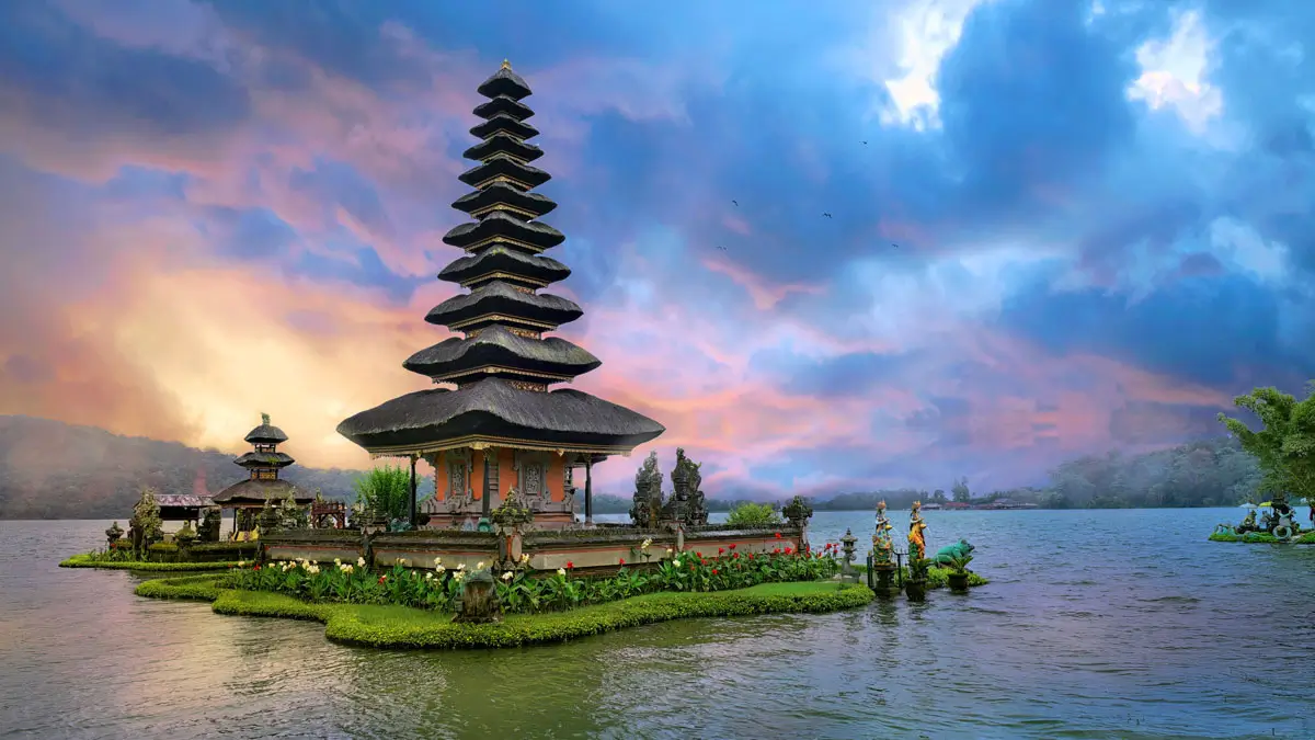 Lake Beratan Bedugul Bali Travel Guide | Wira Tour